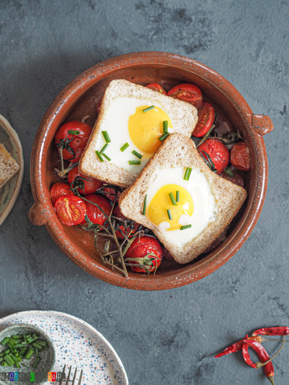 Jajko w chlebie - przepis i propozycja ciekaweo podania