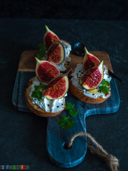 Kanapki z kozim serem i figami