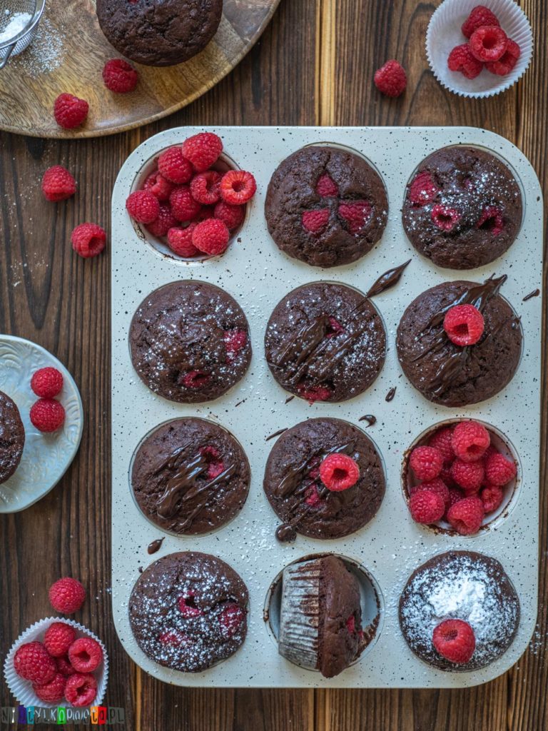 Muffiny czekoladowe z malinami
